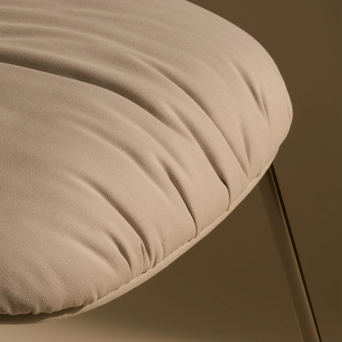 Gubi - Beetle Soft Bar Chair | Connox